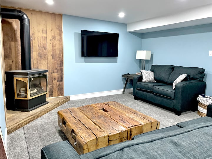 Modern & Rustic Basement Apartment In Oshawa - Oshawa