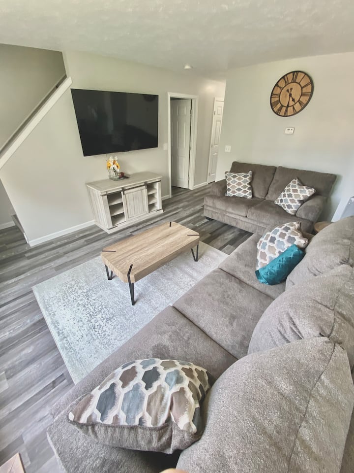 Luxury Oasis Lakeview Gotl Spire - Geneva-on-the-Lake, OH