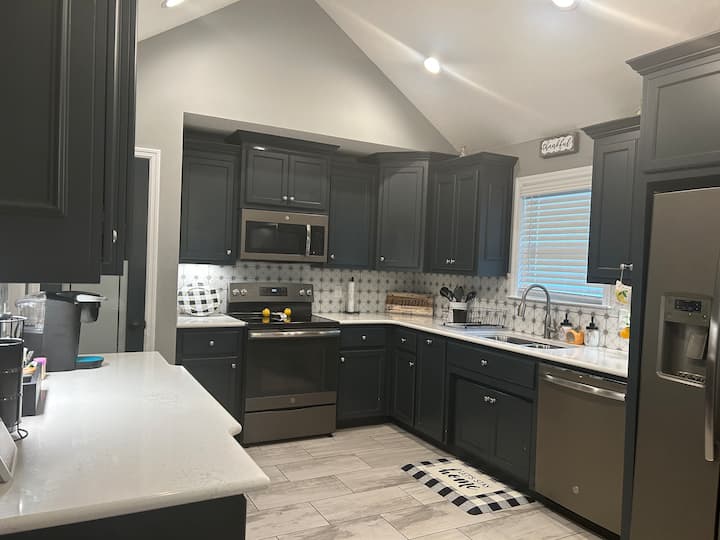 New Cozy & Spacious Getaway! - Valdosta