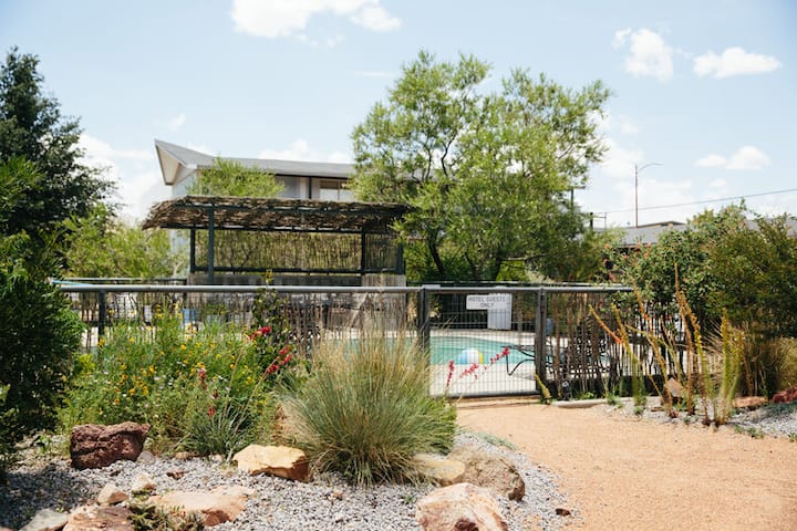 Whole Hotel For Rent 23 Rooms. - Marfa, TX