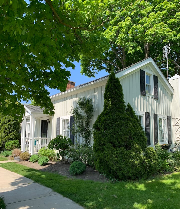 Rooster House  (Licence # 051-2023) - Niagara-on-the-Lake
