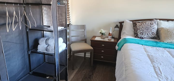 Revelation Family Deluxe (2  Full Beds)w/couch - Simi Valley, CA