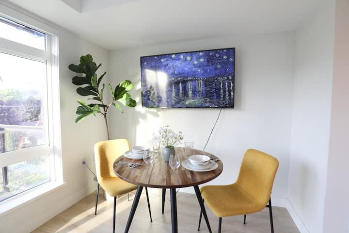 Mountain Haven: Full Equip Apt - Min 90 Days - North Vancouver