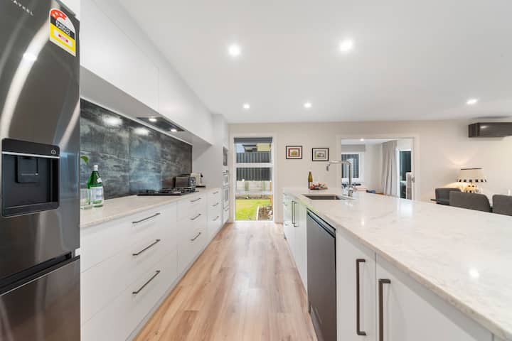 Sanctuary On The Grove With Hot Tub - Taupō