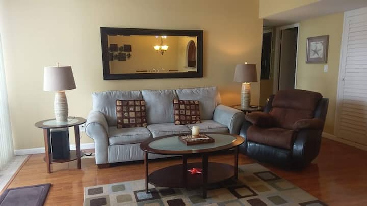 Beach Condo - Immaculate! A+ - Daytona Beach, FL