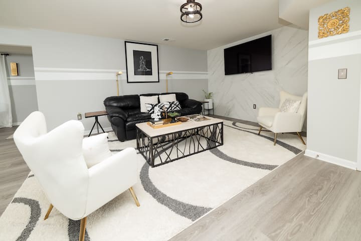 The Apartment Retreat- Stylish 1 Bedroom Downtown - Stafford, VA