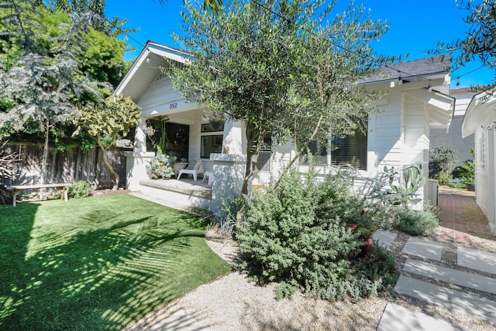Retro Row Bungalow - Long Beach, CA