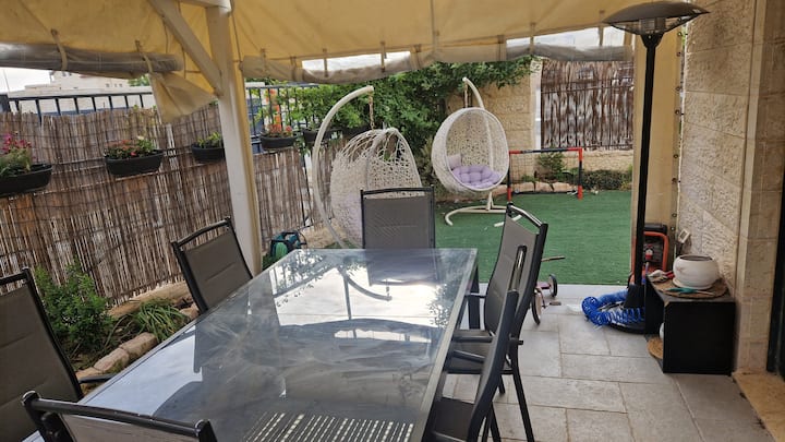 בית בישוב פורח - Jerusalem