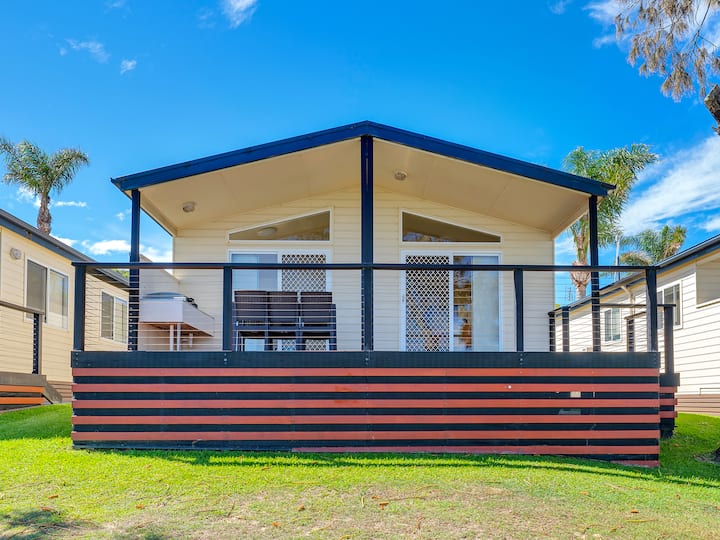 Waterfront Deluxe Spa Cabin(2br) - Nambucca Heads