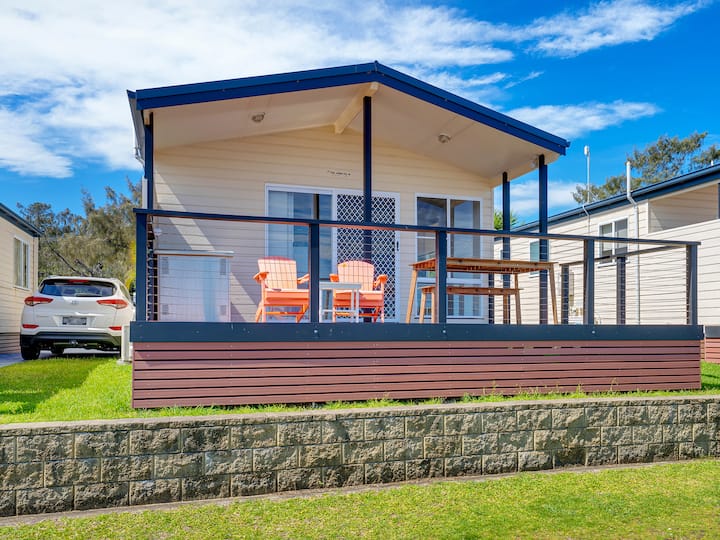 Waterfront Spa Cabin (2br) - Valla Beach