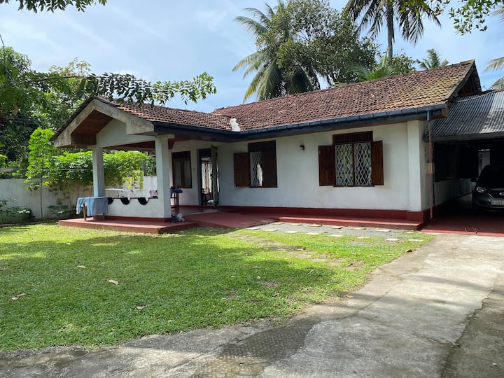 Okie’s Villa With Garden A Walk To Dewata Beach. - Sri Lanka