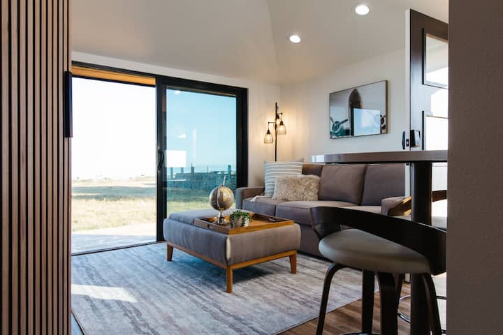 Lux Coastal Retreat & Hot Tub - Whidbey Island, WA