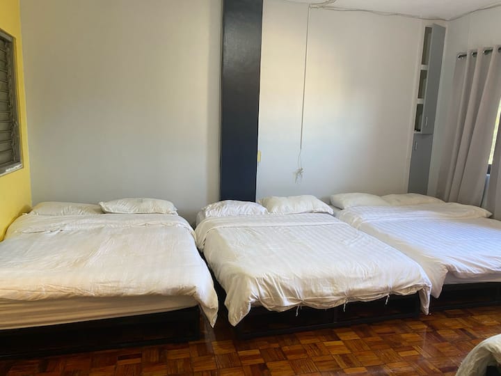 303-5 Bedrooms-11 Double Beds-22 Pax Capacity - Quezon City