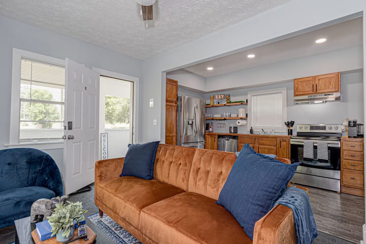 Comfy & Cozy West Point Flat - West Point, GA