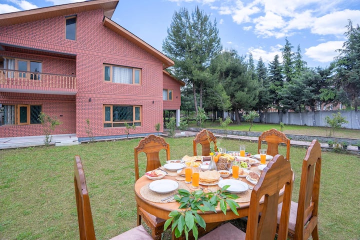 4br Petfriendly Brickhome W/pooltable Spaciouslawn - Srinagar