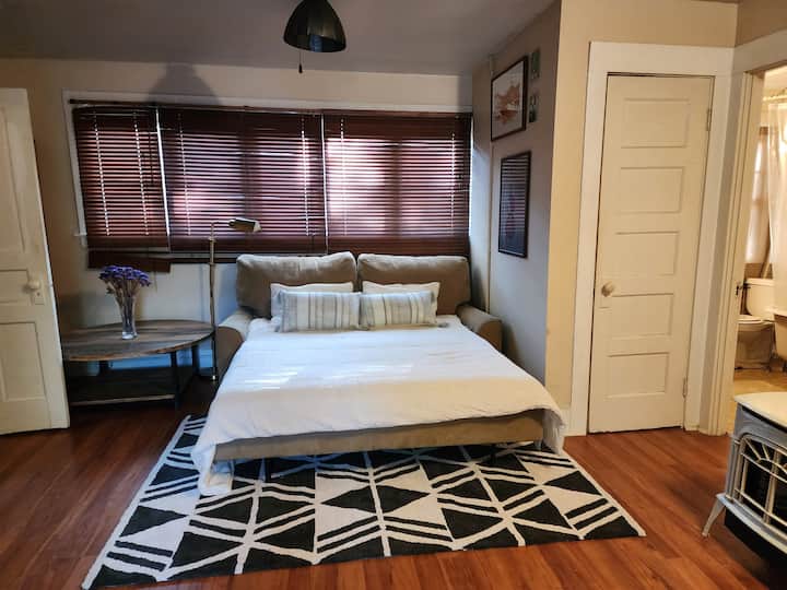 Vintage 1 Bedroom Downtown Charmer - Davis, CA