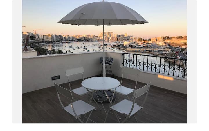 Penthouse, Nice Rooftop, Seafront - Valletta