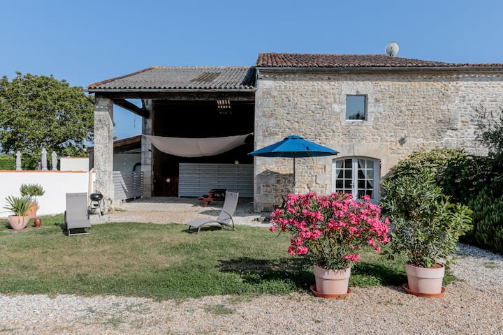 Le Feu, Gîte De Charme Avec Piscine, Sud Saintes - Charente-Maritime