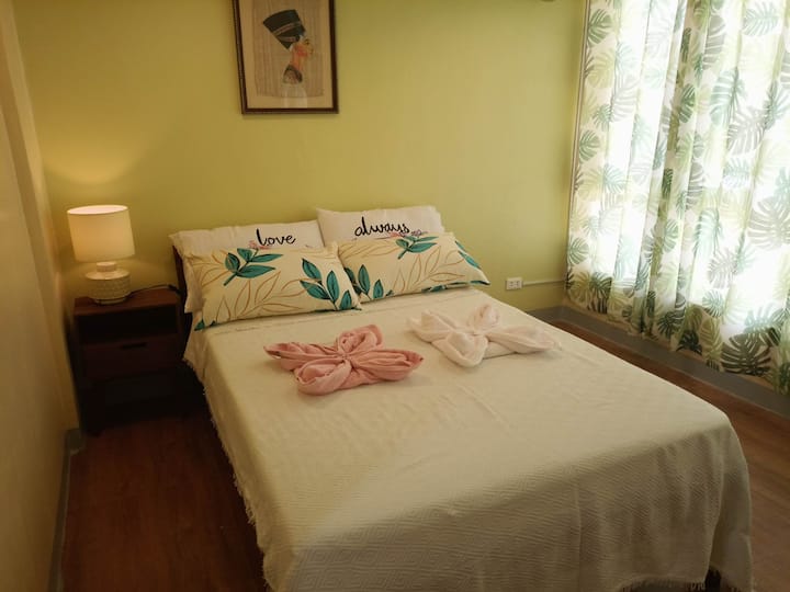 The Saneca Room @Mama Tita's Bnb - San Jose de Buenavista