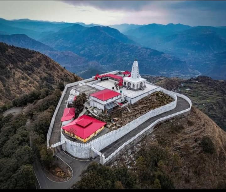 Comfort Inn Deluxe Room - Chail