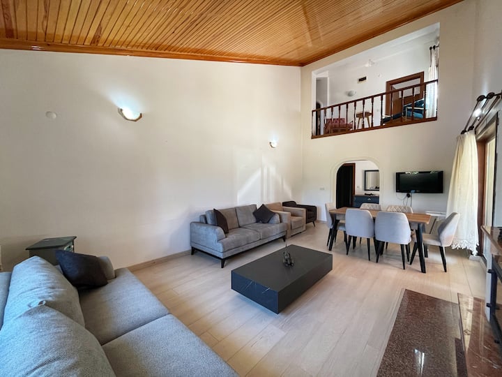 Taş Mimarili Lüks Villa – Havuz & Bahçe - Datça