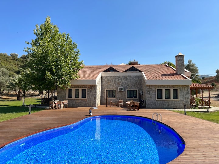 Taş Mimarili Lüks Villa – Havuz & Bahçe - Datça