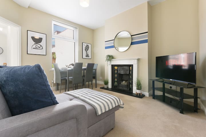 Spacious York Retreat For 10 W/ Garden & Wi-fi - York