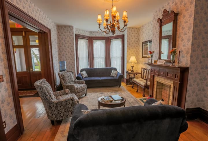 Deluxe Queen Room With Two Queen Beds - Erie, PA