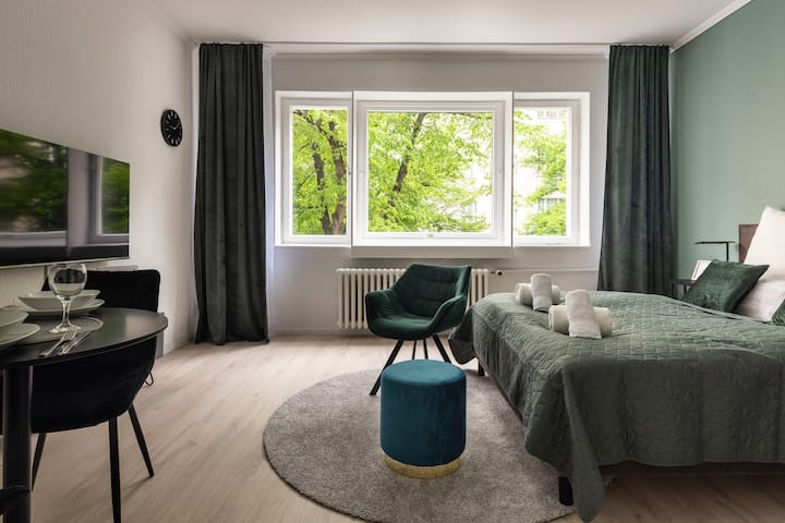 Designer Studio For 2 At Ku'damm - Berlin