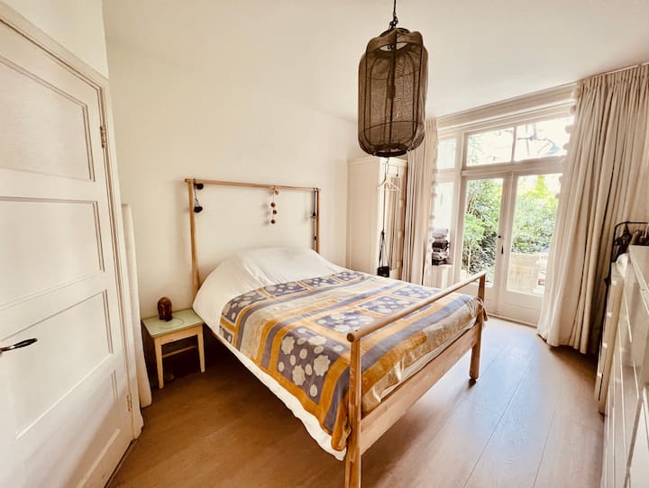 Ground Level Apartment With 4 Bedrooms And Garden - Amsterdam