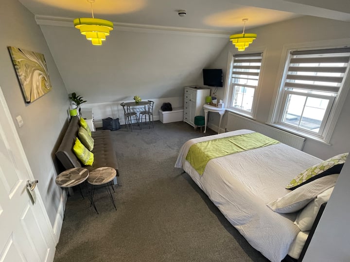 Deluxe Studio Apartment - Swanage