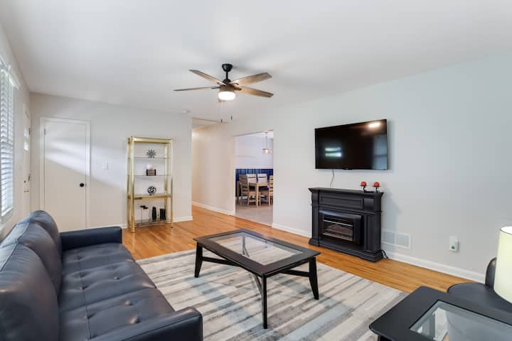 Vibrant 3 Br With Fenced Yard - Spartanburg, SC