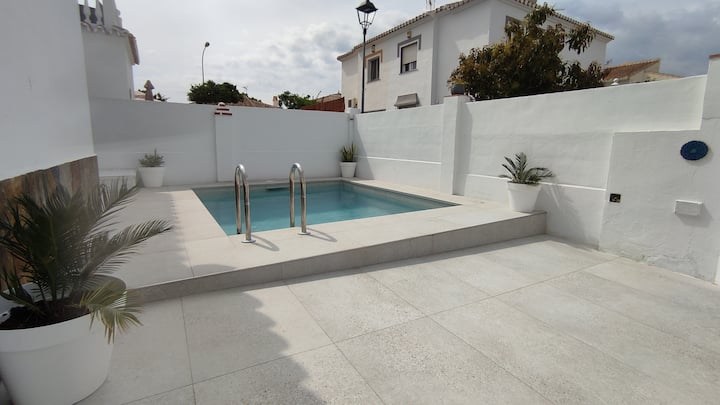Casa Pareada Con 3 Dormitorios - Torre del Mar