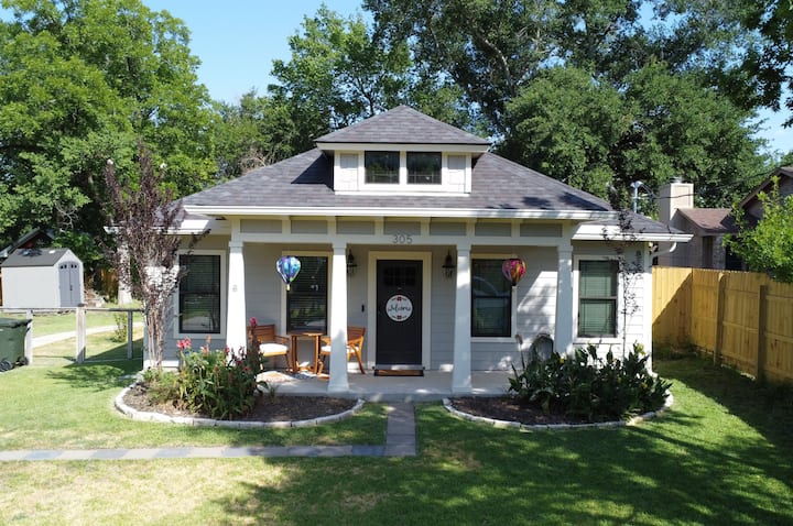 The Landing - Modern Comfort Near Downtown - Bryan, TX