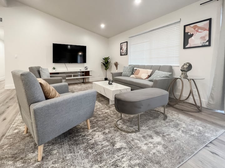 Stunning Los Angeles Home - Los Angeles, CA