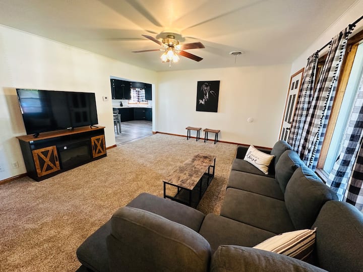 Black Horse Abode - Great House & Great Location - Ponca City, OK