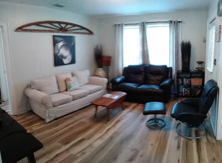 Cozy 3br Near Downtown Charleston & Beaches - Charleston, SC