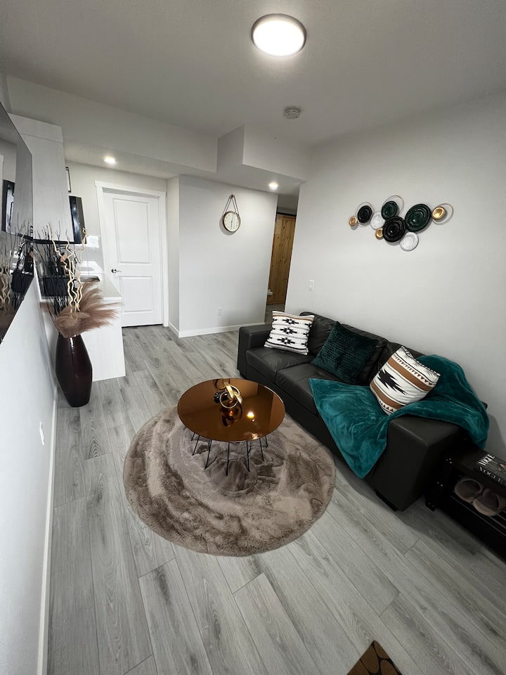 Cozy, Air Conditioned Guest Suite In Nw Calgary. - Calgary