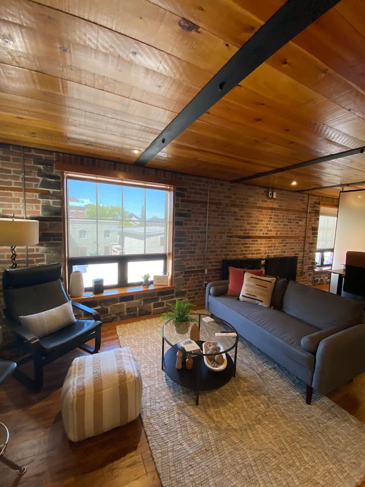 The Lofts #3 | Cozy Downtown Studio Getaway - Kingston
