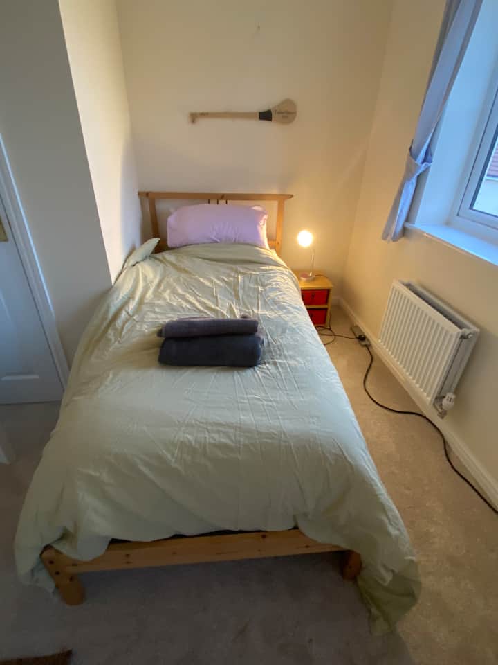 Family Bedroom In Quaint Town - Cotswolds