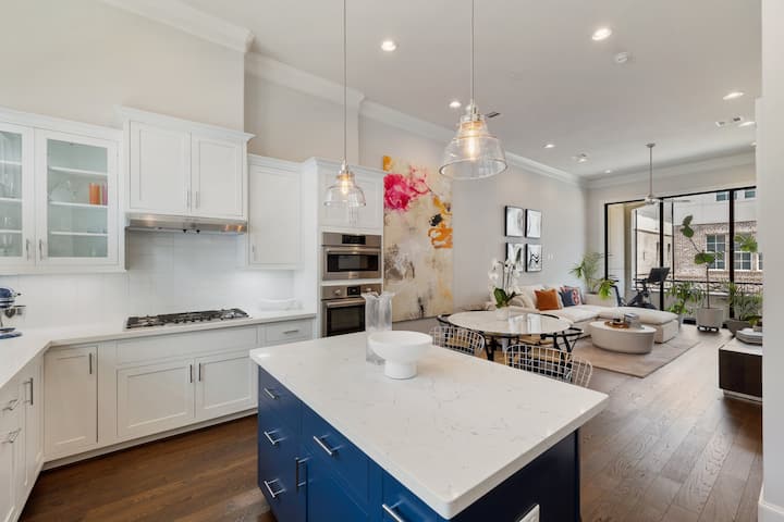 3br Townhouse With 3.5 Baths, Full Office - Houston