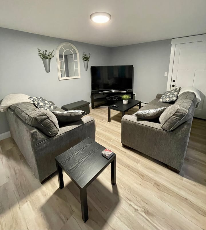 Comfy Queen Suite - Lake Sunapee, NH