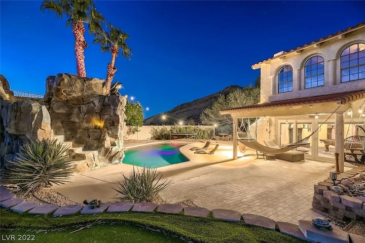 Immaculate Las Vegas Estate - Lake Las Vegas, NV