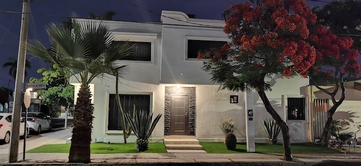 Hermosa  Residencia Equipada A 2 Min Del Consulado - Hermosillo