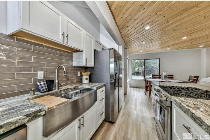 Ta-home Living At Its Best! Beach, Hiking, Views! - Stateline, NV