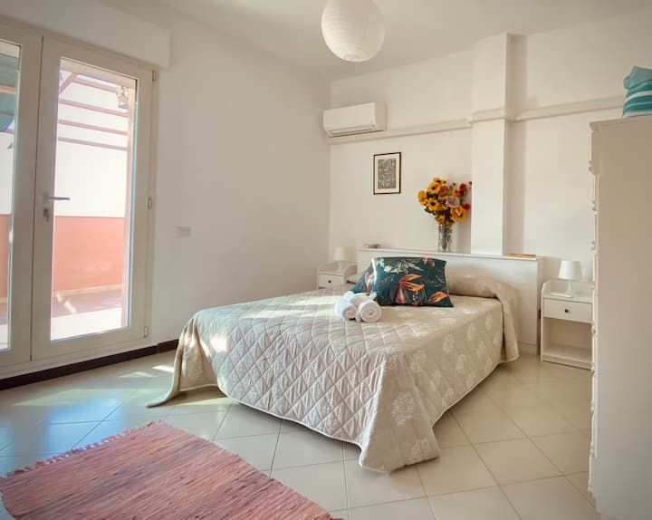 Luminous Top Floor Apartment With Stunning View - Sardegna