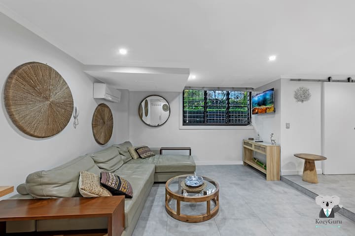 Kozyguru | Waterloo | Studio + Parking - Moore Park