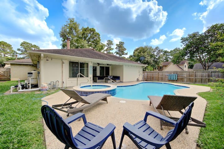 Spring Houston Home & Pool - Tomball, TX