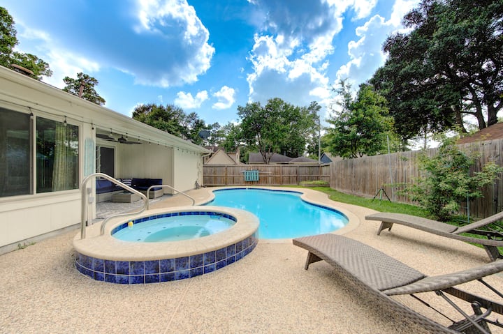 Peaceful Spring Getaway Private Pool & Fenced Yard - Tomball, TX