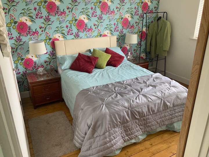 5 Bed - 4 Bedrooms - 1 En Suite + Family Bathroom - St Neots